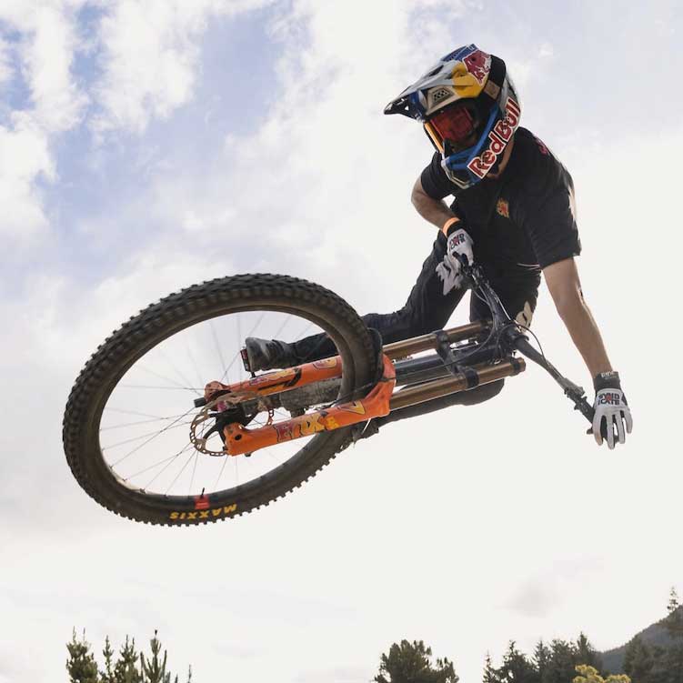 The Syndicates first laps on the 8th V10 – Pon Bike Performance UK